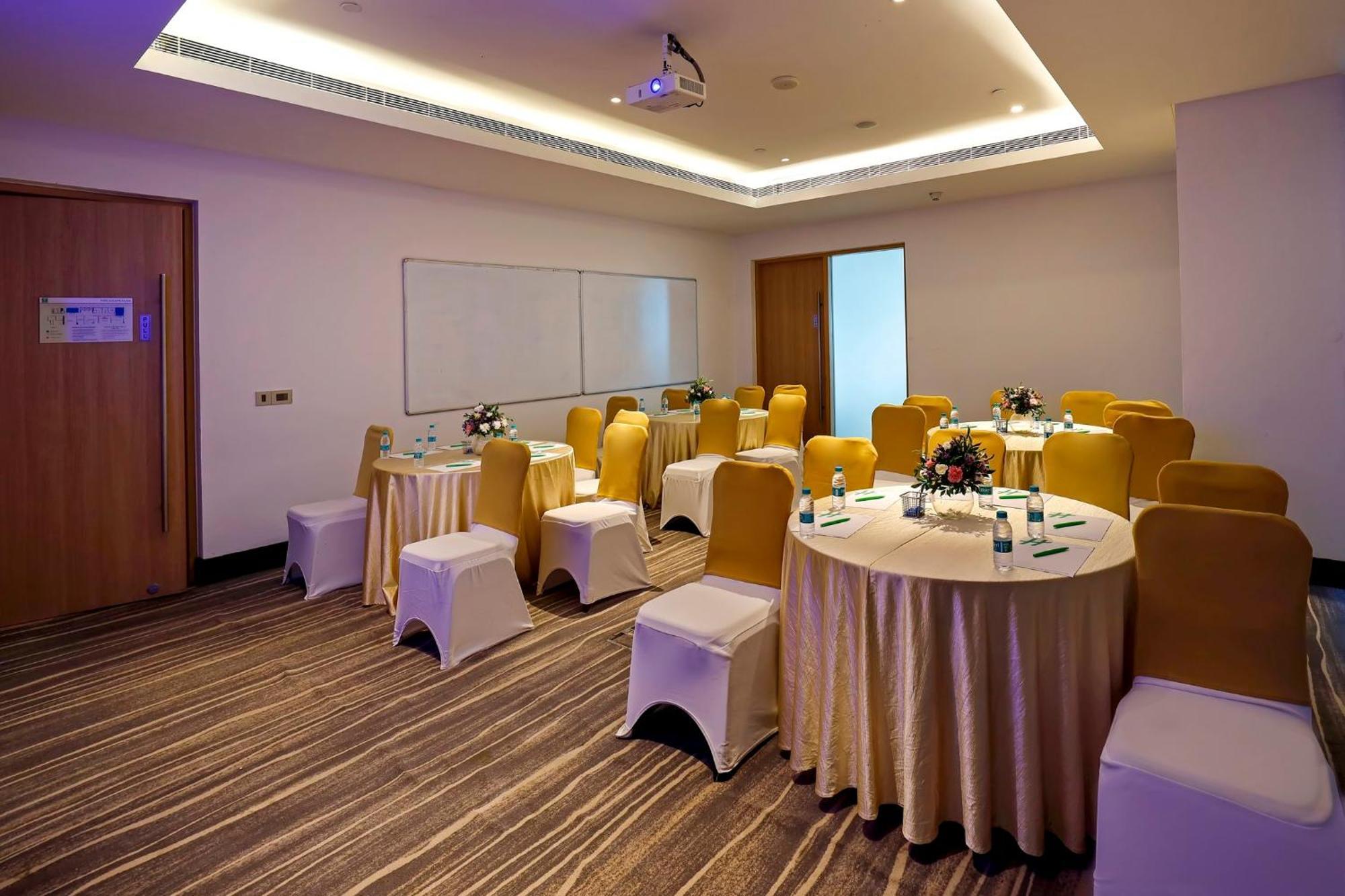 HOLIDAY INN CHENNAI OMR IT EXPRESSWAY BY IHG | ⋆⋆⋆⋆⋆ | INDIA | SEASON ...